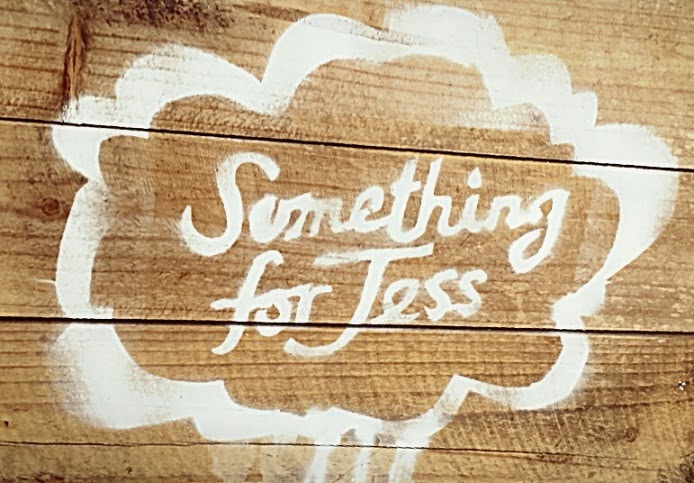 Food, booze and shoes: March 2014