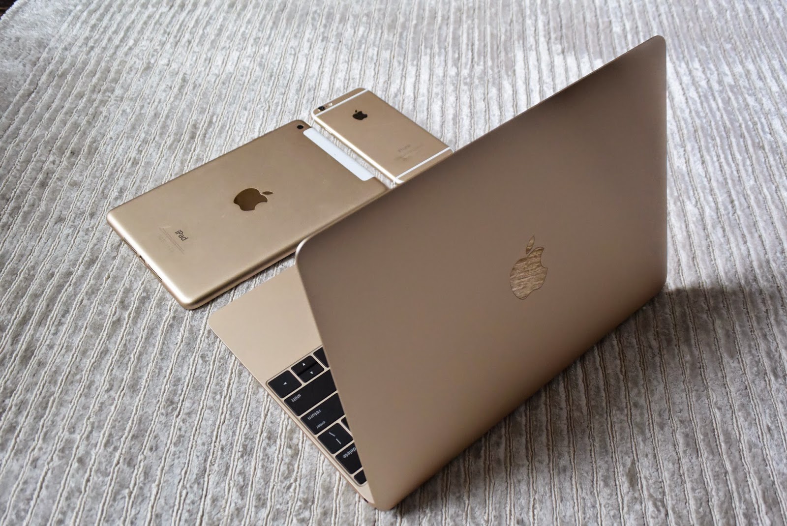 Apple Laptop Gold