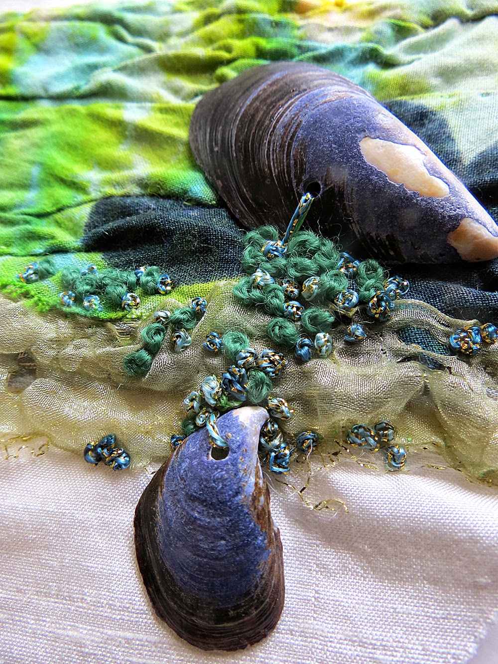 CAROLYN SAXBY MIXED MEDIA TEXTILE ART: days at the seaside