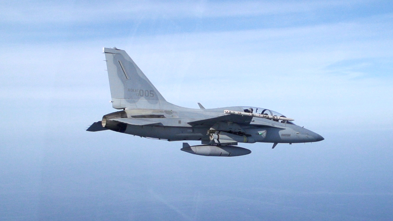 SNAFU!: FA-50 firing AGM-65G pics