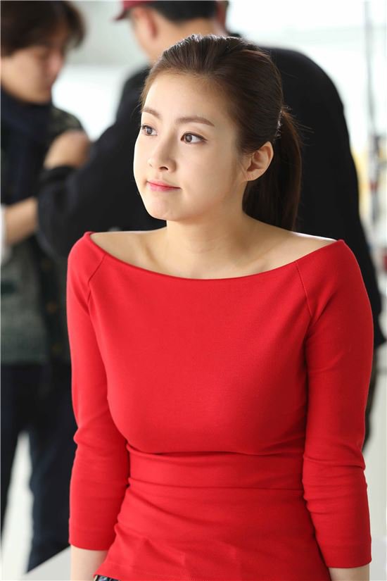 Kang Sora Shows Off Her Voluminous Figure :: Daily K Pop News | Latest ...