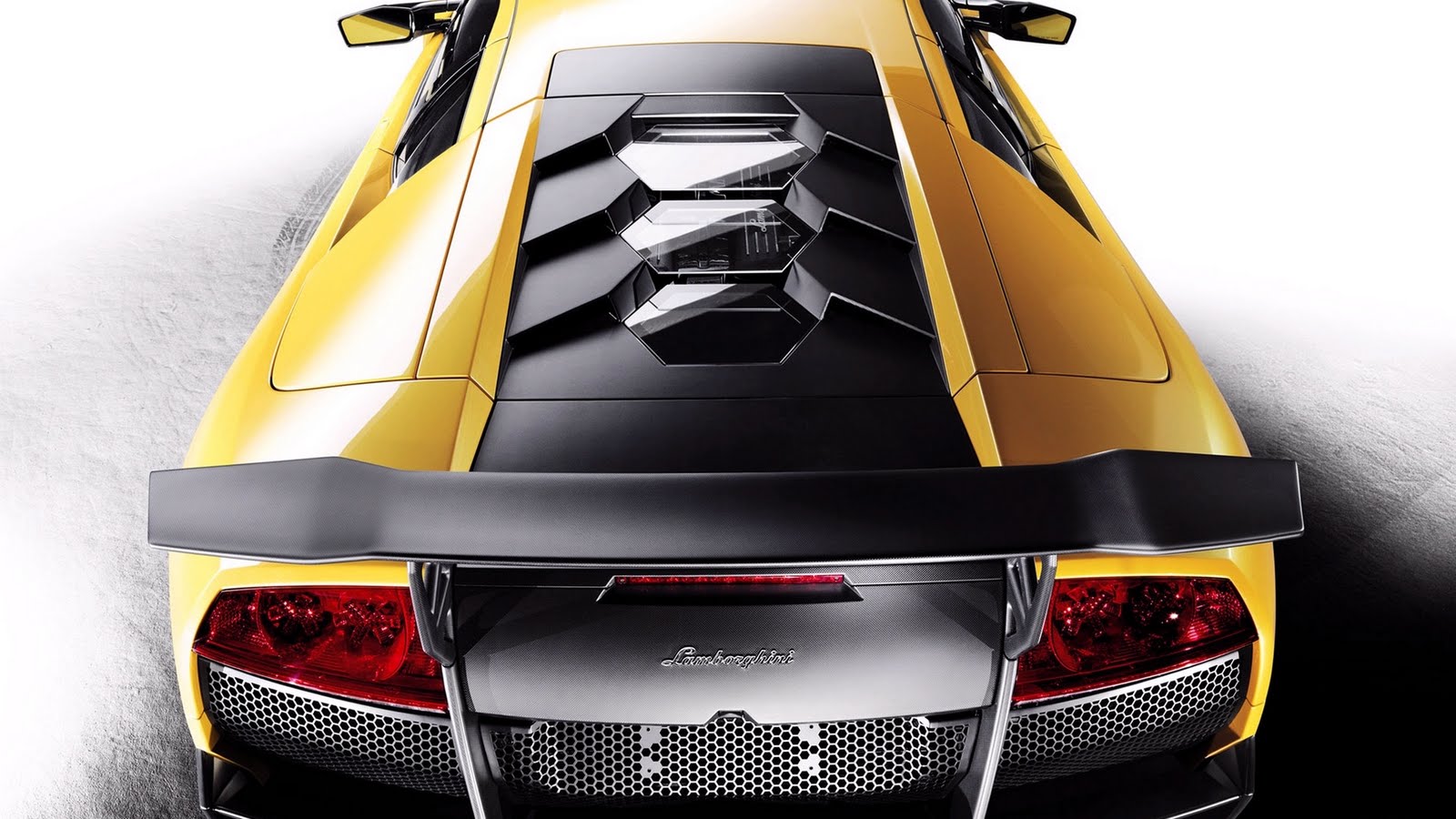 Car Accessories: Lamborghini sports car spoiler