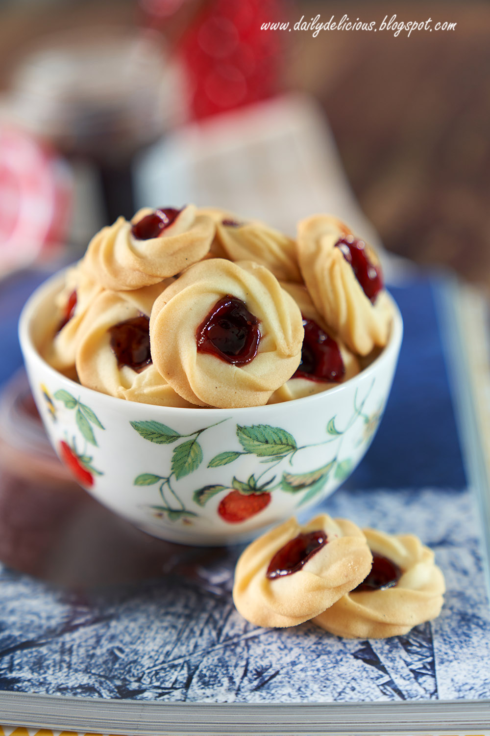dailydelicious: Jam Cookies: Old time sweet