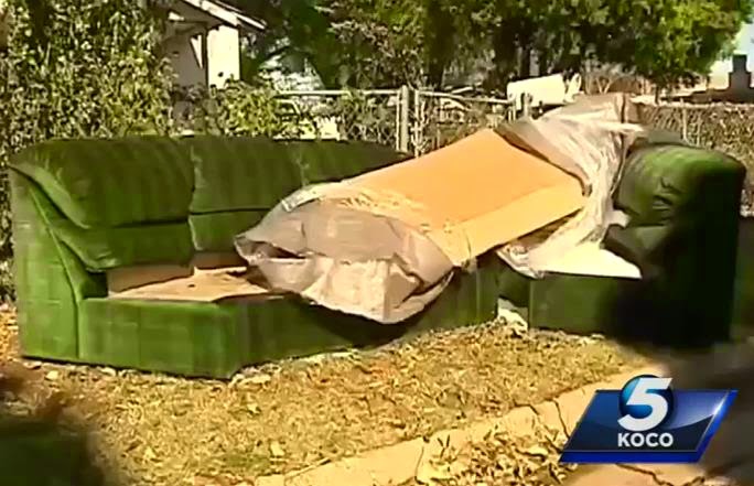 Oficial de policía salva a un perrito de morir congelado tirado al lado ...