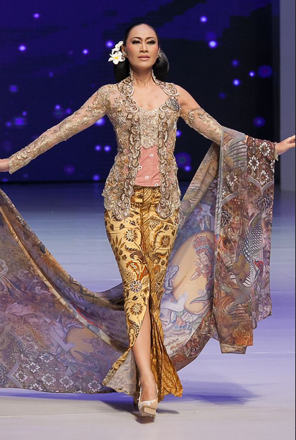 Kebaya Anne Avantie Yang Lagi Trending - Kumpulan Model Kebaya Modern