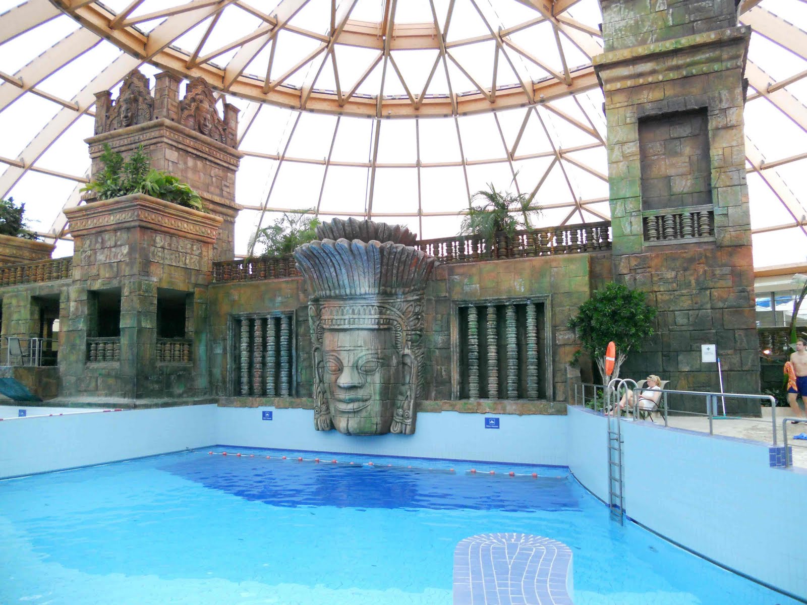 Budapest4week: Budapest Aquaworld (Ramada)