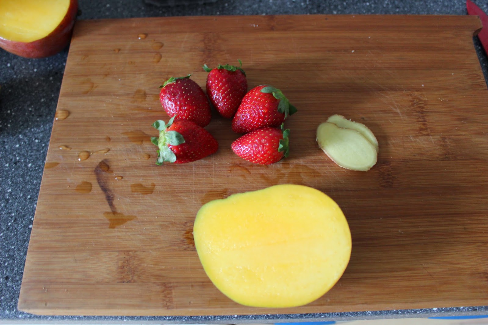 GOLD to green: Food Friday: Strawberry x Mango Juice