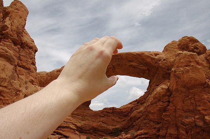 OddFuttos, When The Photos Speak: Creative Forced Perspective Optical ...