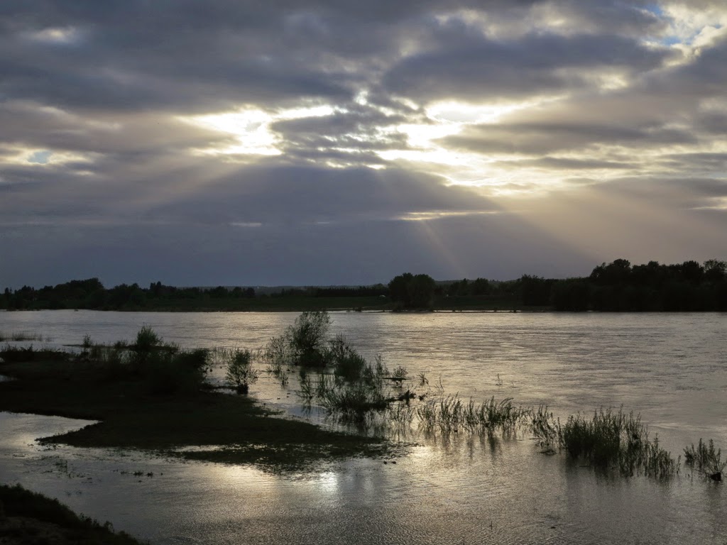 Amboise Daily Photo: a grey sunset
