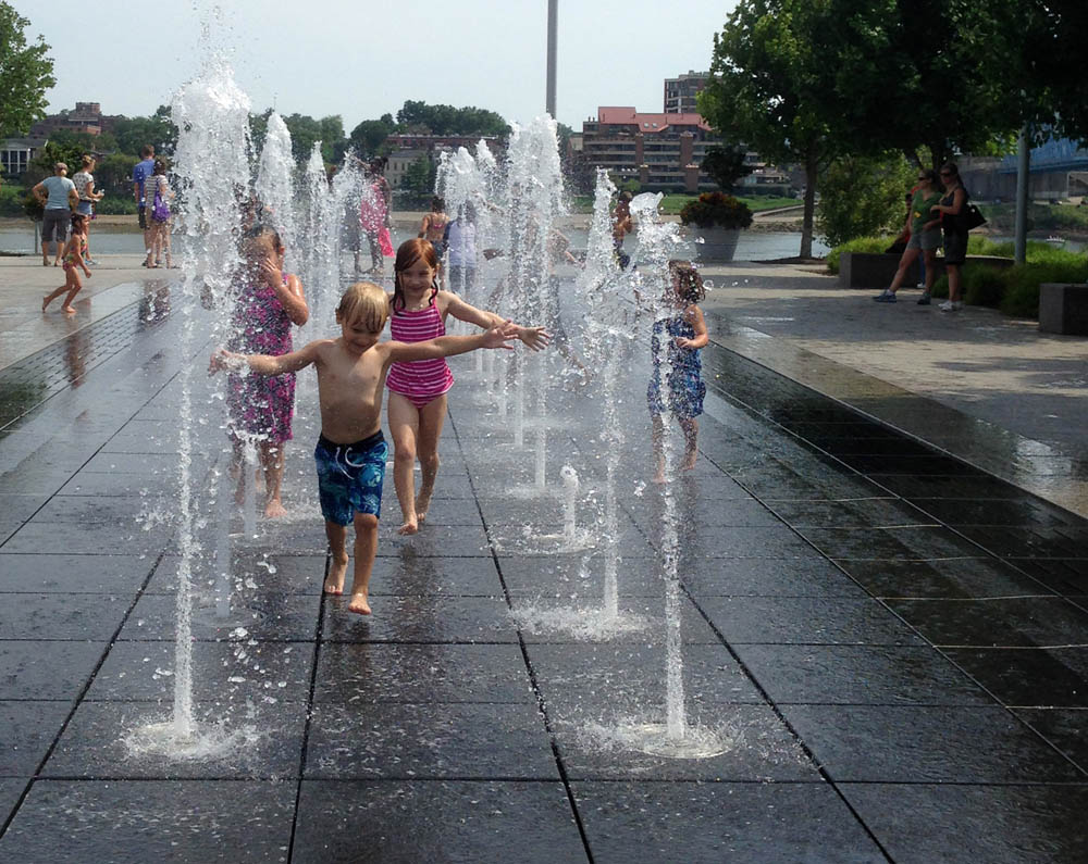 Picture of the Week: Fun In the Fountains