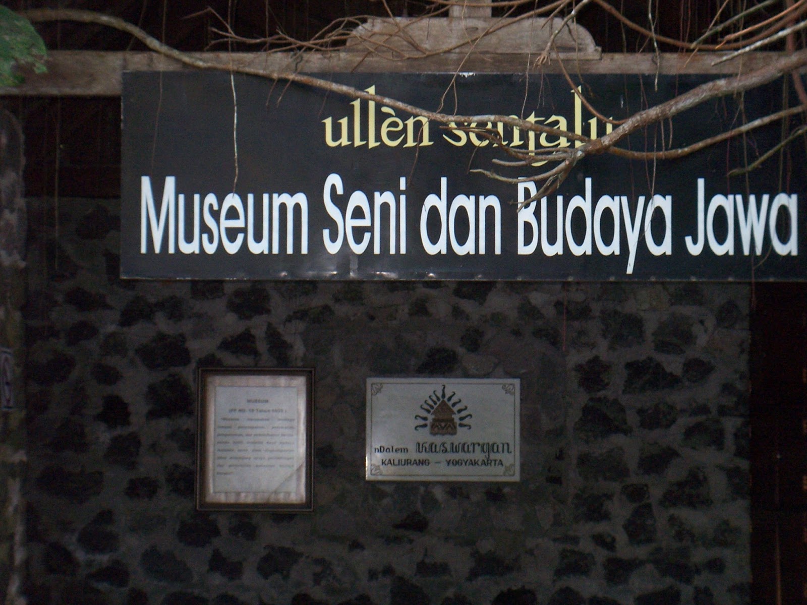 Escritoire: Ullen Sentalu Museum