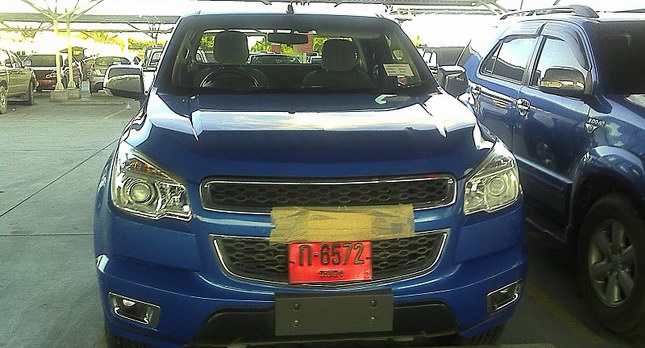 Sam's Auto Scoop: CAUGHT: Chevy Colorado sans camo