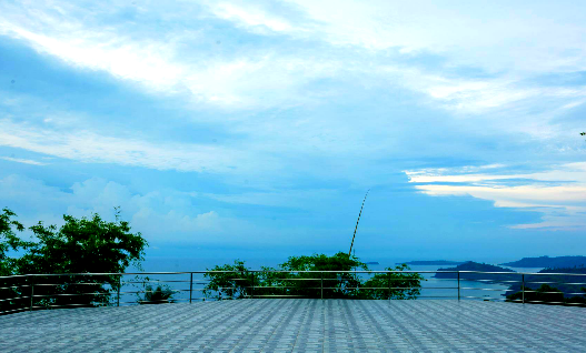 A Deck of Outstanding Views!!! The Balanacan View Deck