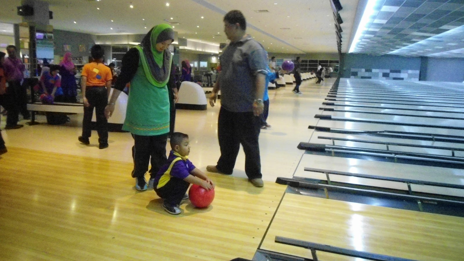 SK BANDAR PUSAT SKK KPM: TERAPI BOWLING PENDIDIKAN KHAS