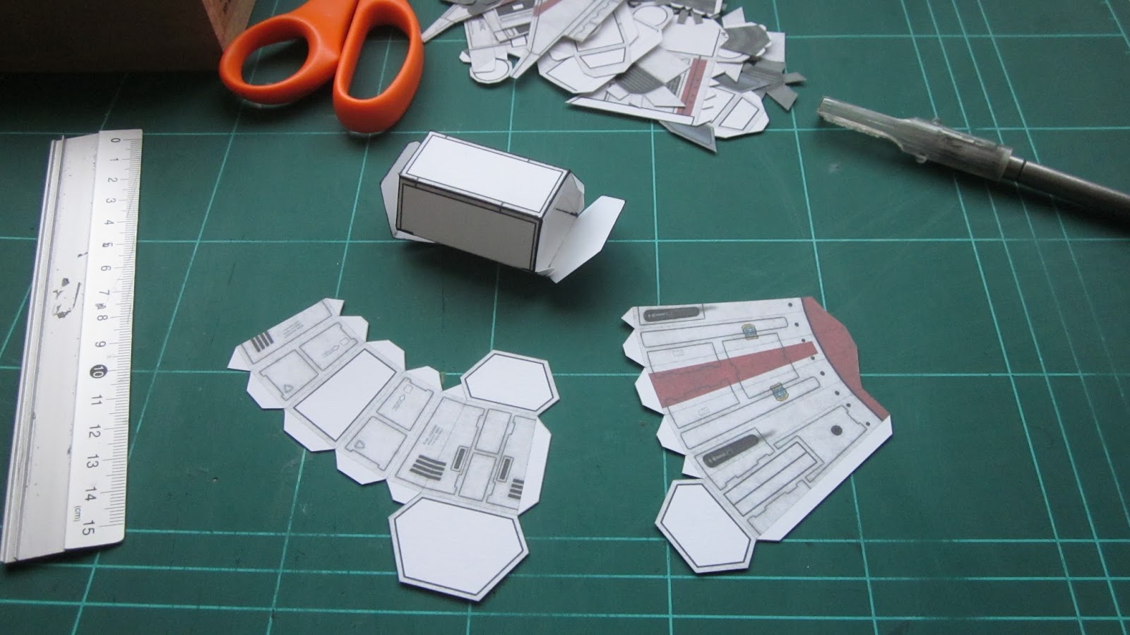 The Acetone Pit: Scenery: building a papercraft spaceship