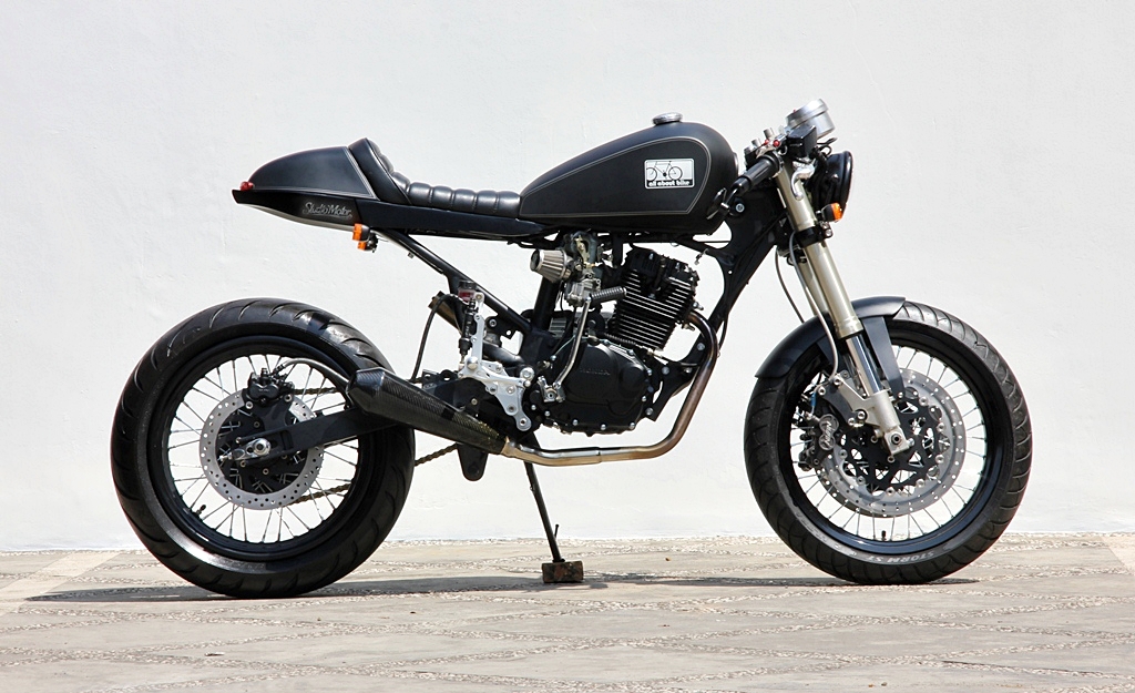 Racing Cafè: Honda GL 200 1998 "The Black Bull" by Studio Motor