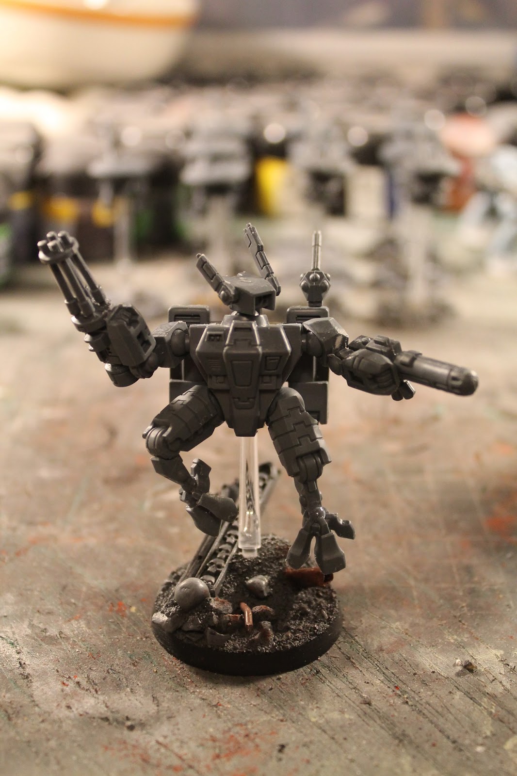 A Guardsman's Guide to Glory: Tau XV8 Battle Suits