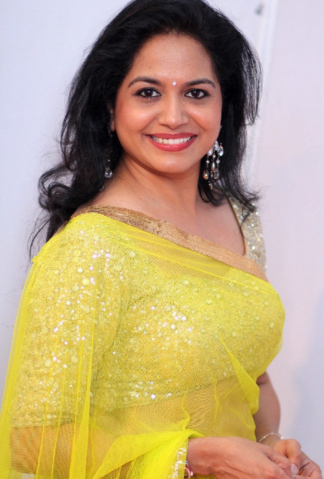 Tollywood Singer Sunitha Stills In Transparent Yellow Saree and Golden ...