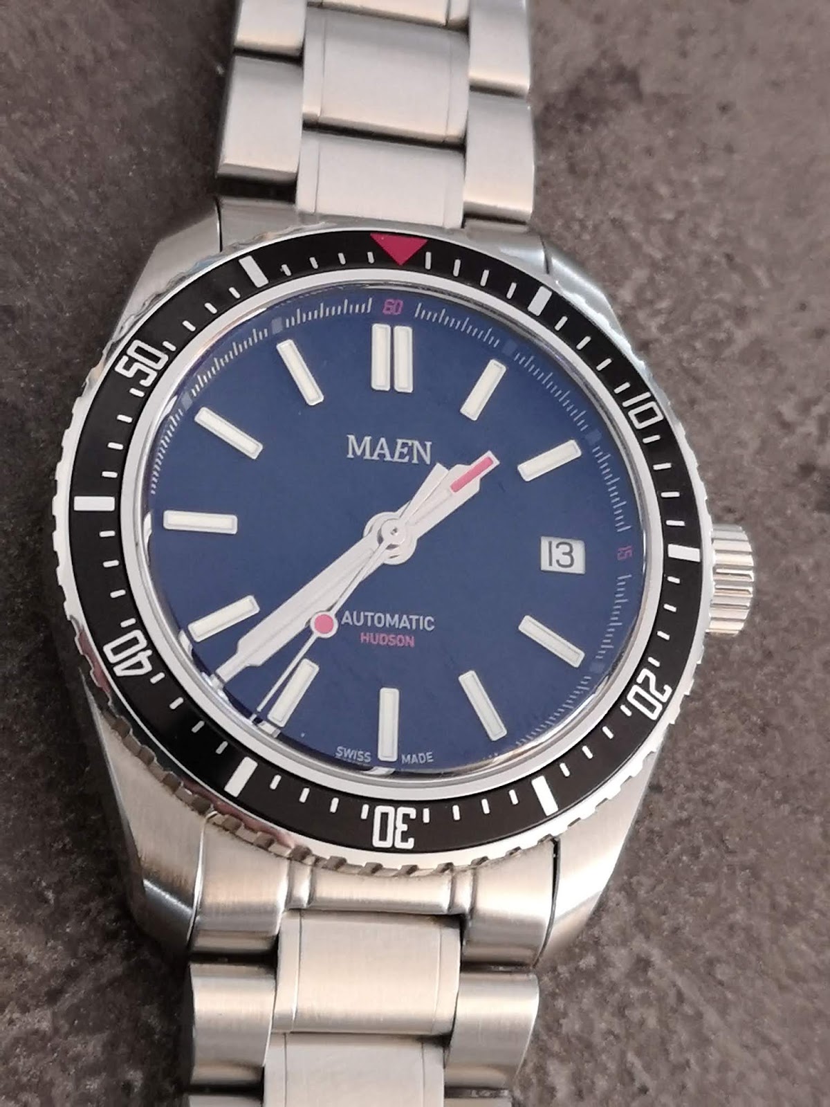 3000万円を集めたあのヴィンテージ風ダイバーズ腕時計の最新版。MAEN Watches「Hudson MKIII」プロトタイプモデルレビュー