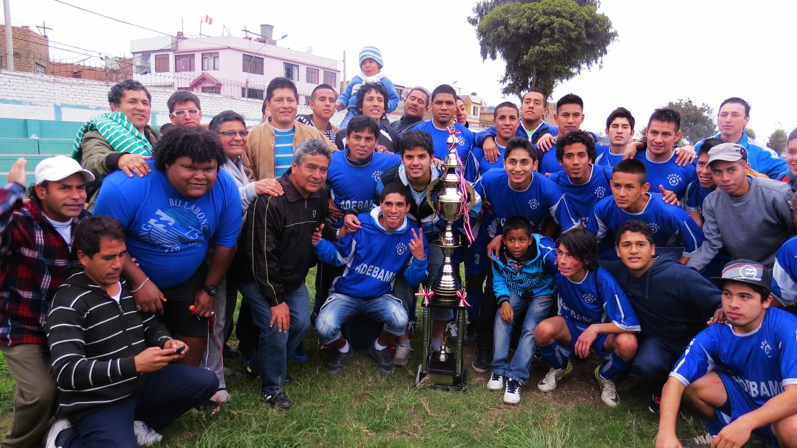ADEBAMI, EL NUEVO CAMPEÓN SE SIRVE LA COPA | Revista Nueva Sociedad