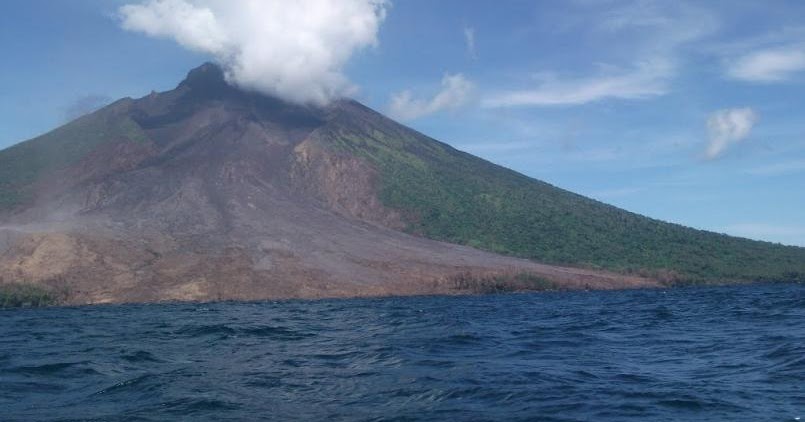 The Big Wobble : Volcano on Manam Island in Bogia, Madang Papua New ...