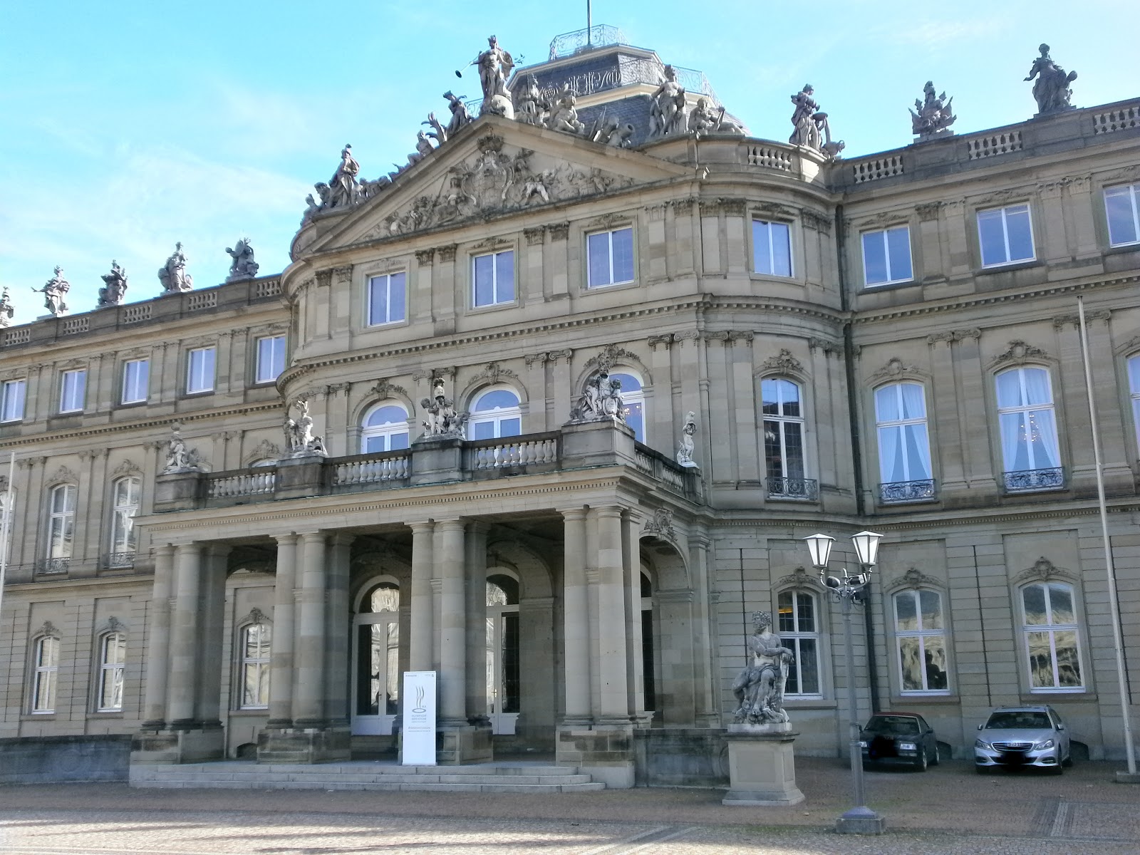 Wege in der Region Stuttgart: Das Neue Schloss in Stuttgart auf dem Weg ...