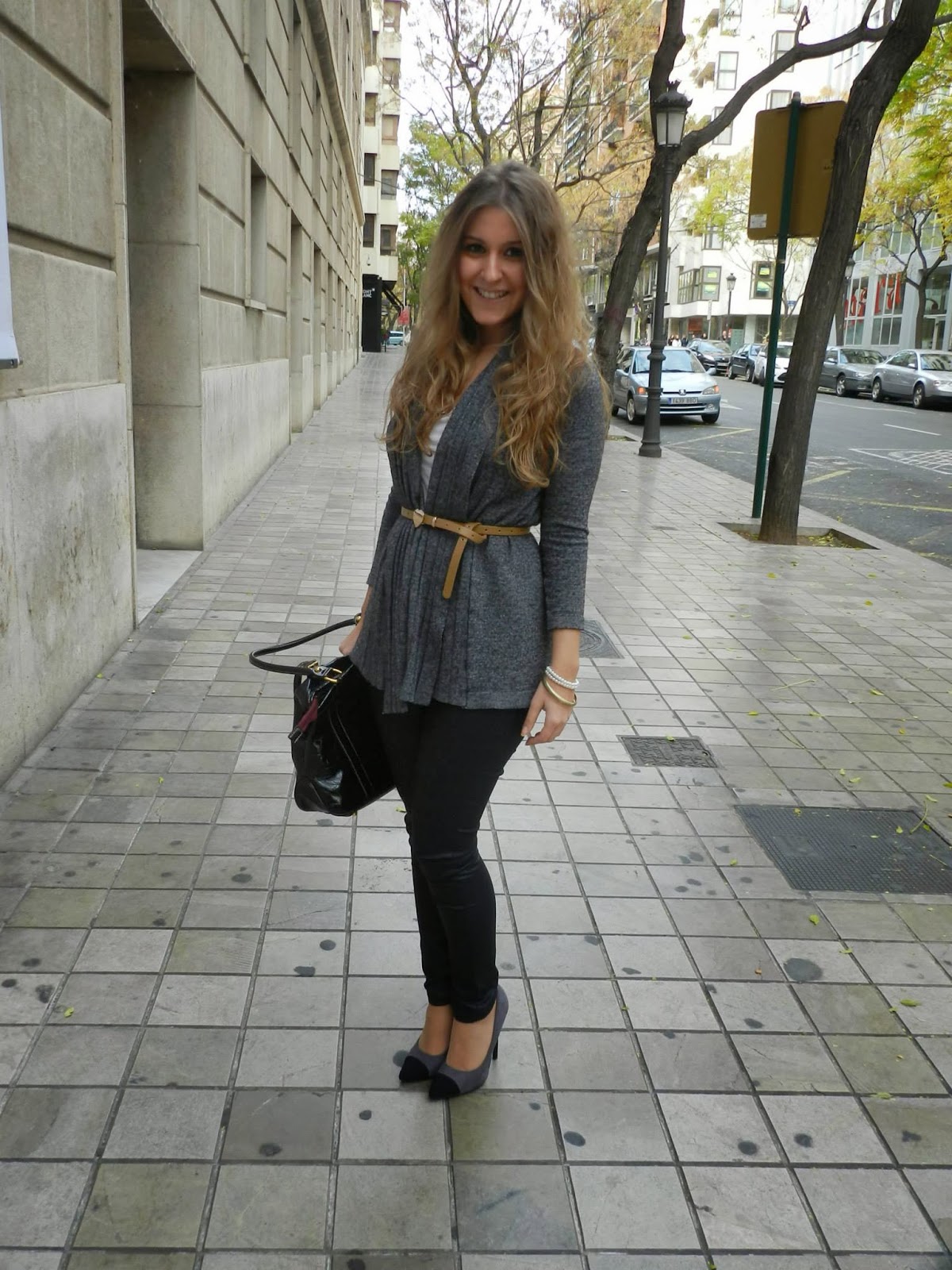 Look comida informal de Navidad: Leggings de cuero - Sun, Coffee and Style