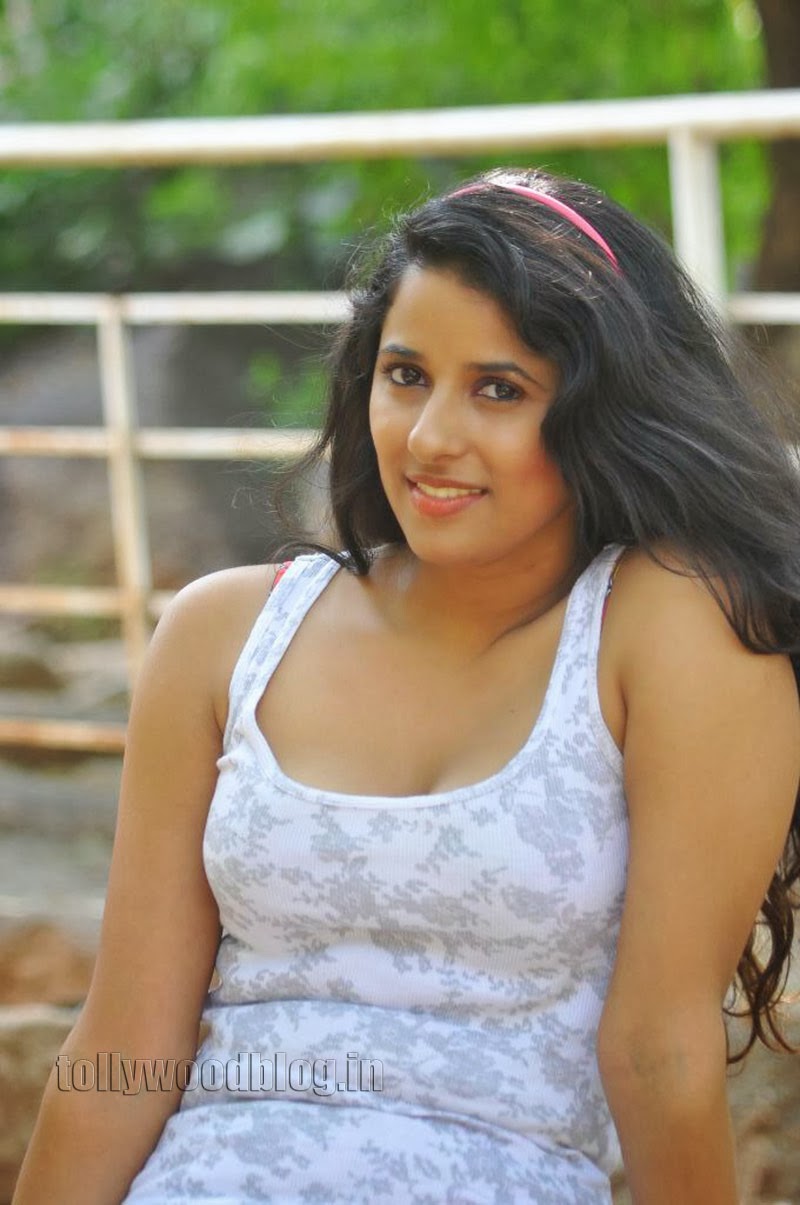 Sravya Reddy Hot Photo Shoot Sizzling Photos Gallery