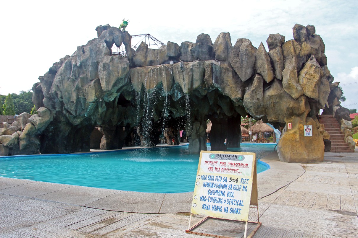 the viewing deck: Family Day Swimming in Bulacan's Big Rock Resort