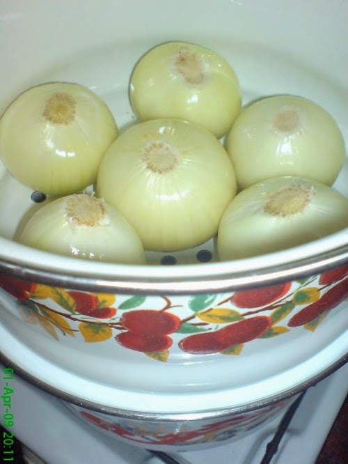 Cristina's world: Ceapa umpluta cu nuca si ciuperci