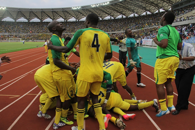 Sports Jane Picha Za Wachezaji Wa Yanga Wakiwa Wamebeba Kombe Lao