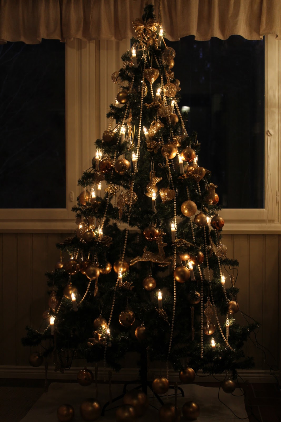 satunNainen Paula: Joulupuu on rakennettu, joulu on jo ovella...