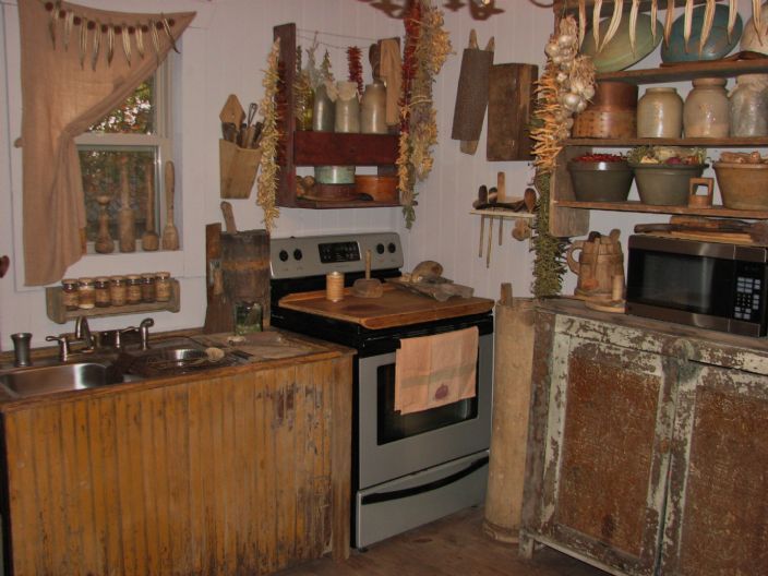 The Old Tattered Flag: A primitive homestead tour.....