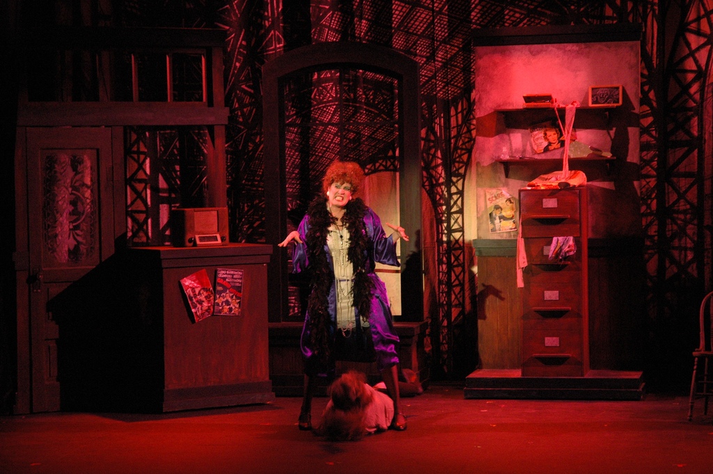 Lance Cardinal Creations: ANNIE - SET DESIGN