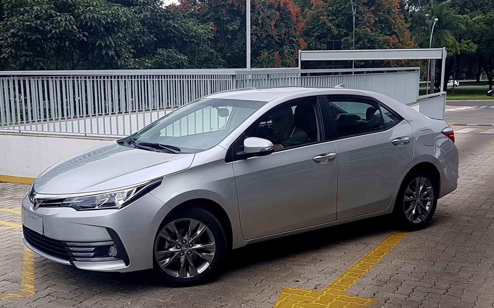 Toyota Corolla XEi 2018: preço, consumo - vídeo-avaliação