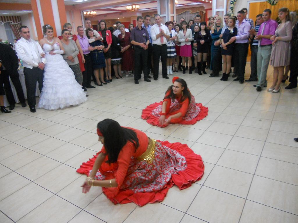 Warren's Moldovan Way: A Moldovan Nuntă -- A Wedding Party