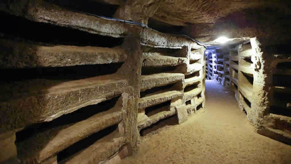 UNA VISIÓN DE CLÍO: LAS CATACUMBAS EN ROMA
