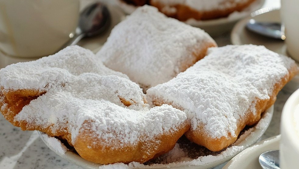A Free Spirit's Bucket List: #5 Eat Beignets At Cafe Du Monde
