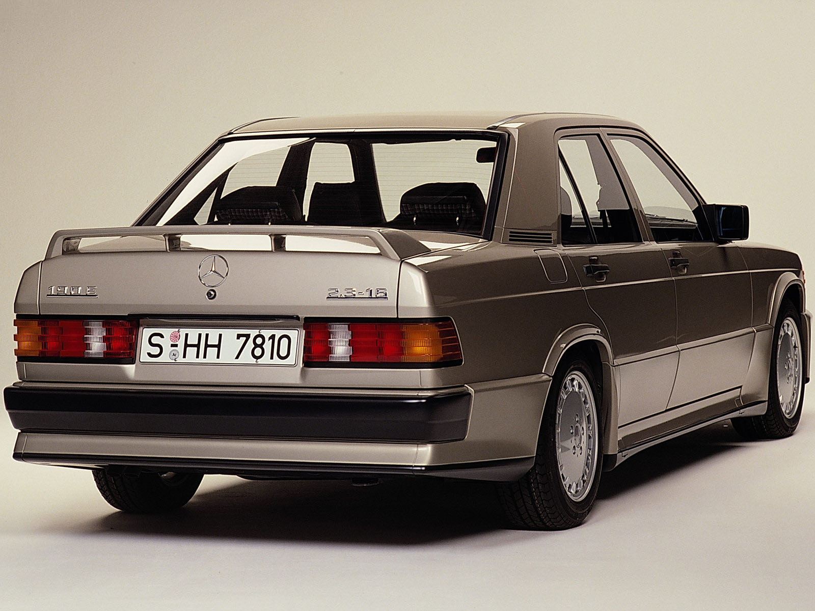 oversteering-mercedes-190e-2-3-16-bmw-e30-m3