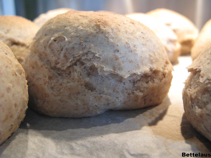 Grovboller med rugmel