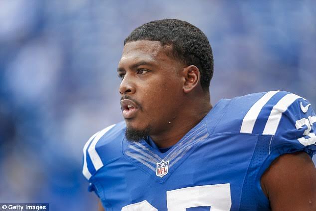 NFL player Zurlon Tipton shoots himself dead while retrieving his gun ...