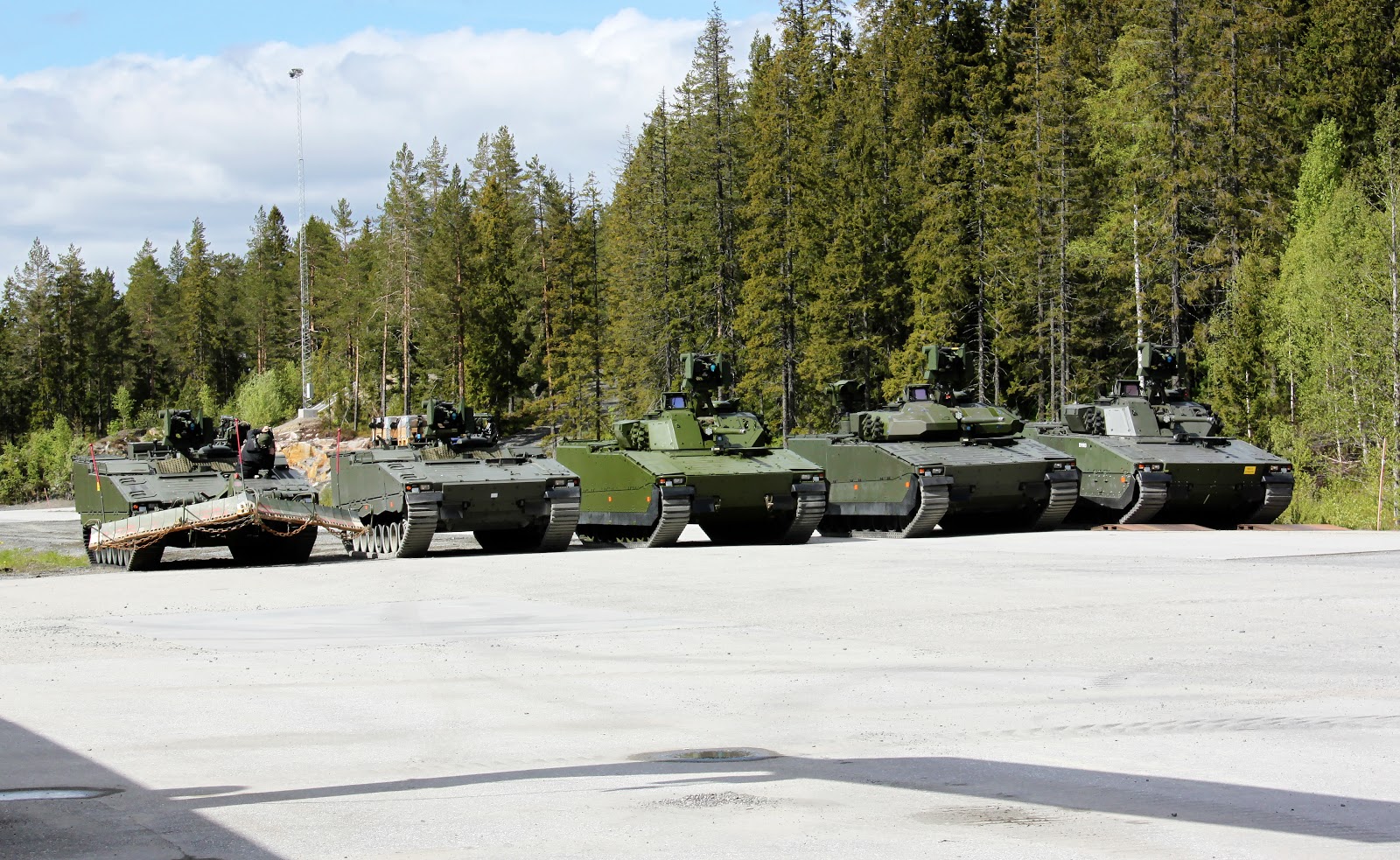 The full lineup of the Norwegian CV9030 MKIIIb family : r/TankPorn