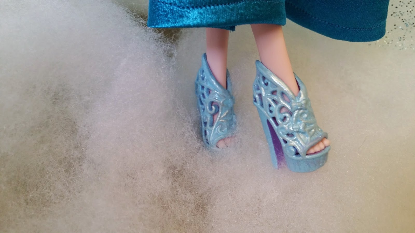 daisy likes dolls.: Frozen's Elsa Custom Monster High Repaint