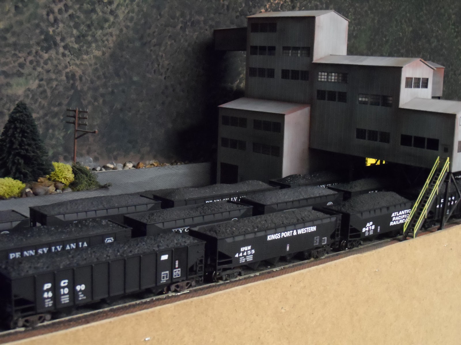 New York Central Train Layout: Weathering Hudson Coal