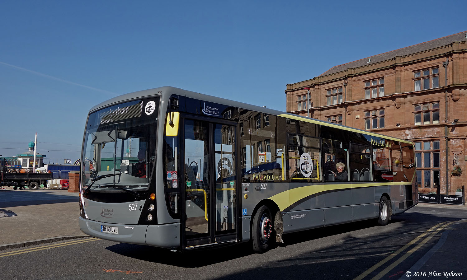 Blackpool Tram Blog: Centro 527 goes Grey
