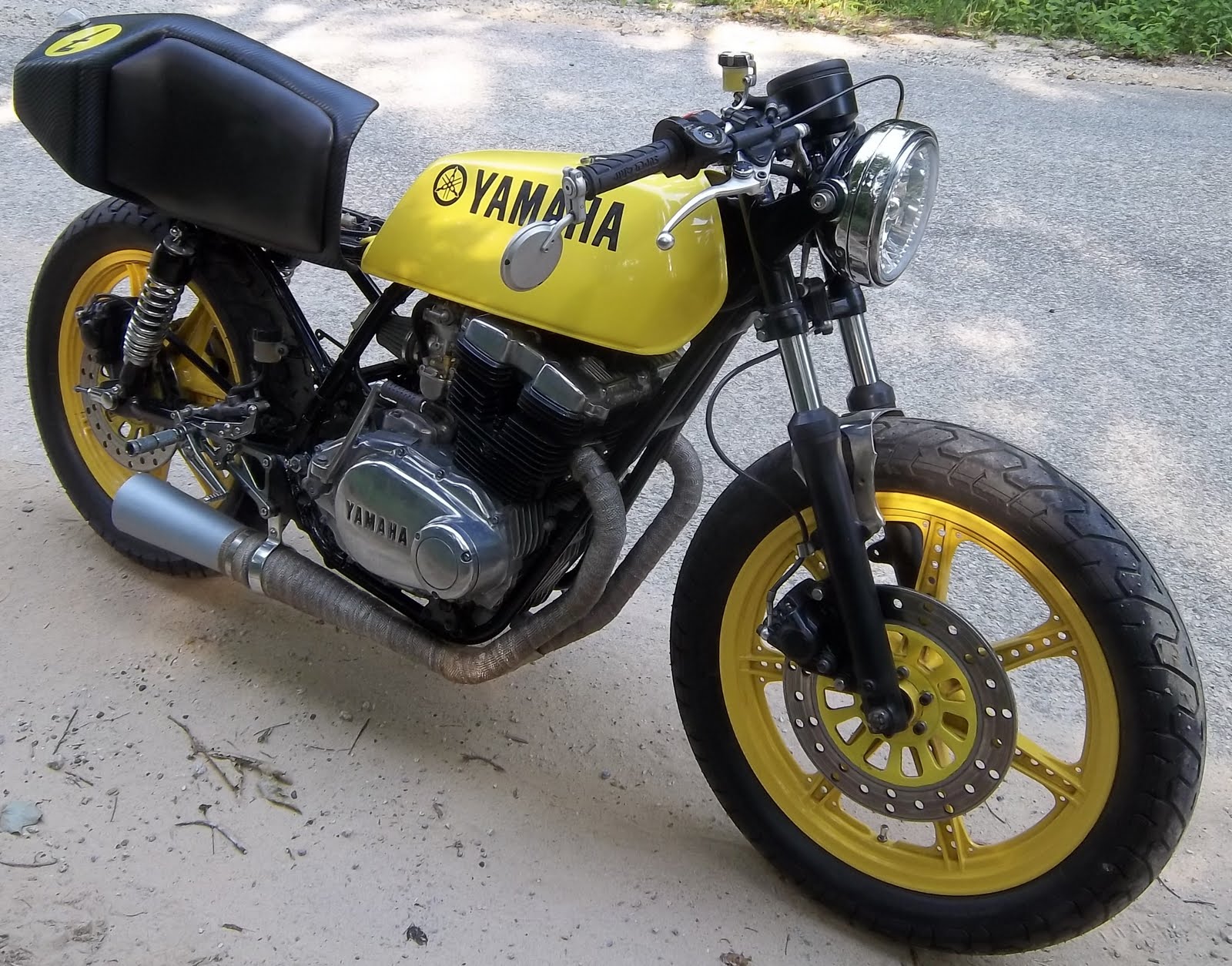 KARNAGE KUSTOMZ + custom metric choppers bobbers cafe racers yamaha xs ...