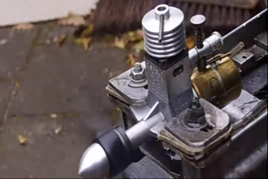 Vintage Model Airplane Engines Running: Eisfeld DV 2.5 cc Diesel