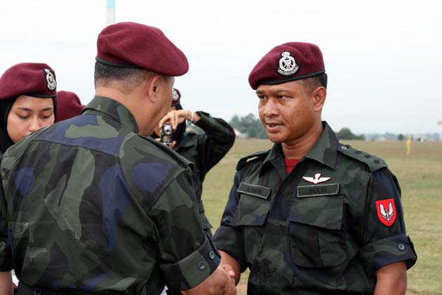 UTK (Red Beret) & VAT-69 (Sand Beret) | Sejarah ILMU DAN PENGETAHUAN