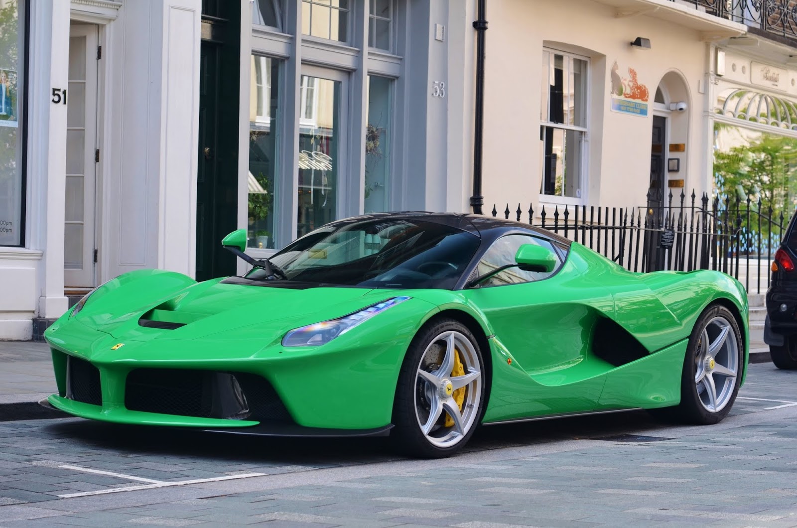 JRV Autos: FERRARI SE VISTE DE VERDE