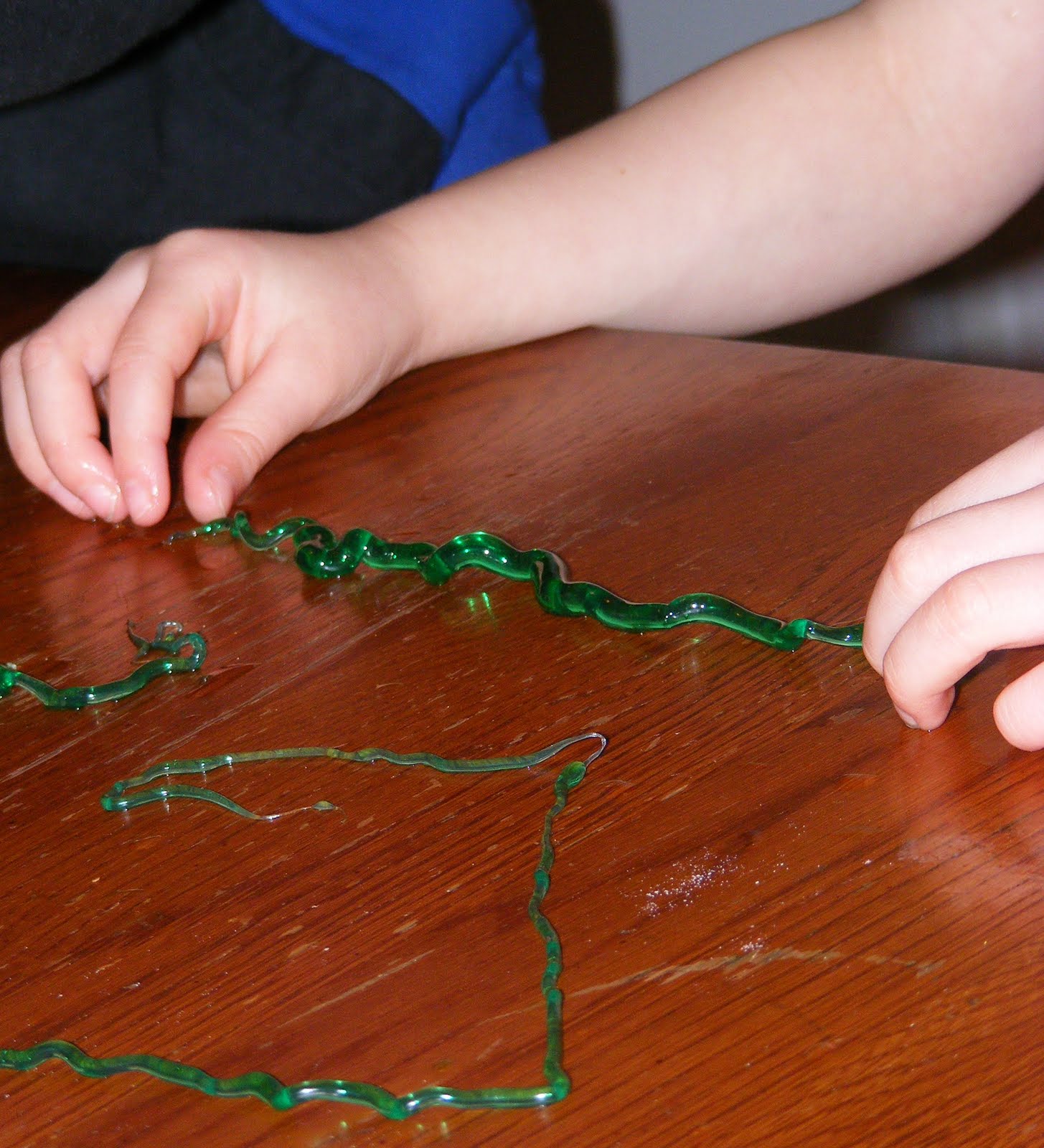 Ten kids and a Dog: We Made Worms--- Fun Science Sunday